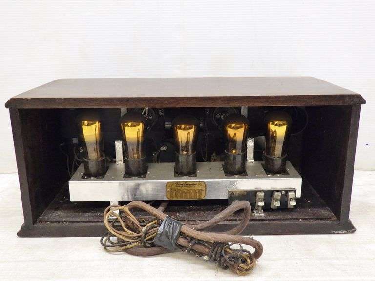 Older Freed-Eisemann model-10 radio - Albrecht Auction Service