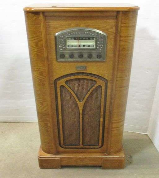 Thomas 1944 collectors edition AM/FM cassette player, wood cased floor ...