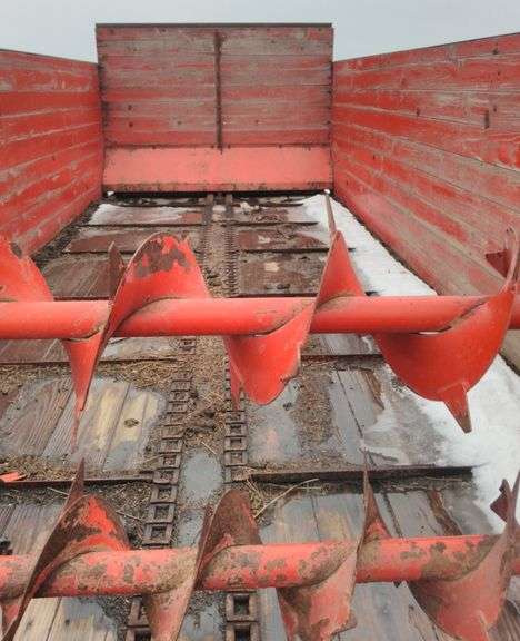 Meyers Chopper Box with John Deere Running Gear - Albrecht Auction Service