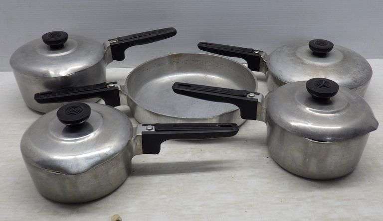 Magnalite Wagner Ware cookware, include: (3) Saucepans with lids, (2 ...
