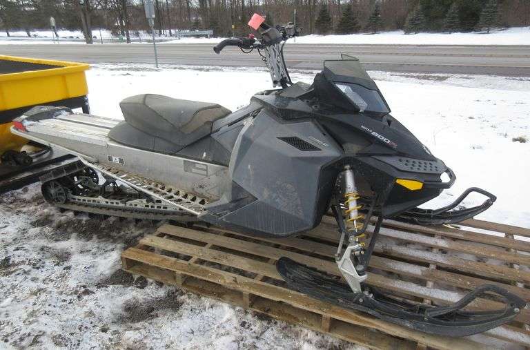 2008 Ski Doo Summit Everest Rotax 800R Snowmobile Albrecht Auction 2008 Ski Doo Summit Everest Rotax 800R Snowmobile Albrecht Auction