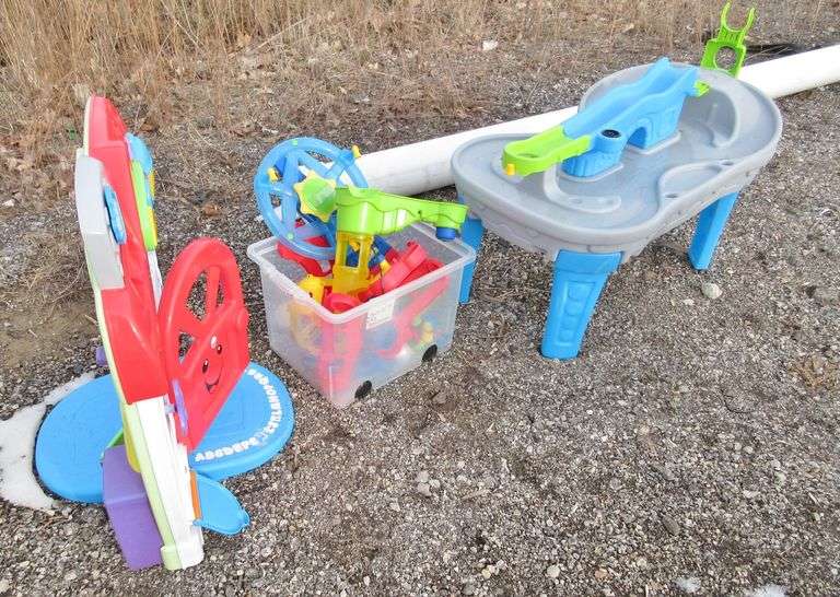 Step 2 activity table and activity center, have wear - Albrecht Auction ...