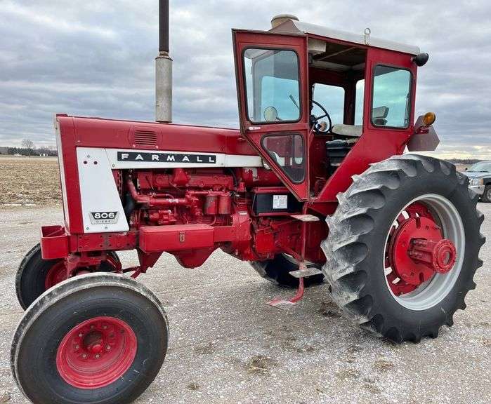 Farmall 806 Diesel Tractor, (6013 Hours), 540/1000 PTO, 3-Point Hitch ...