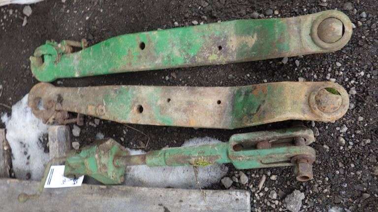Oliver 3-Point hitch arms, off 1750 oliver - Albrecht Auction Service