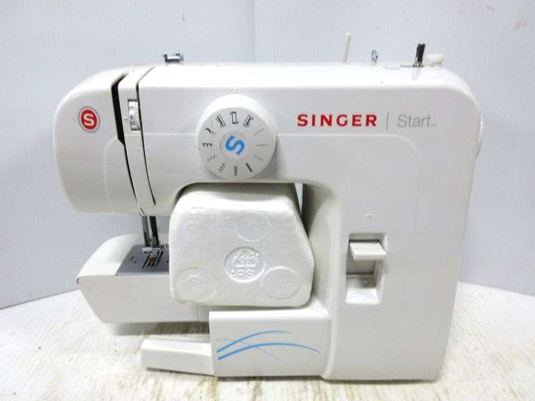 Singer start sewing machine, great - Albrecht Auction Service