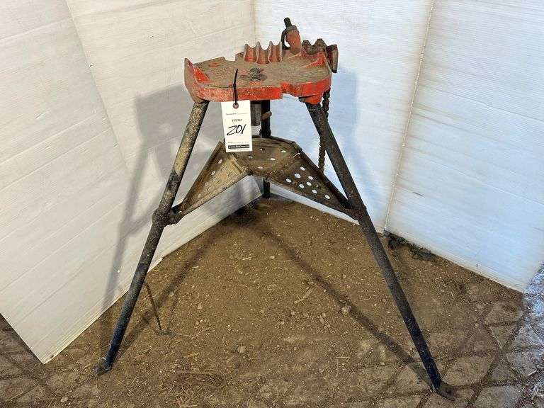 Ridgid No. 450 Tri Stand with Chain Pipe Vise, 1/8" to 5" Capacity ...