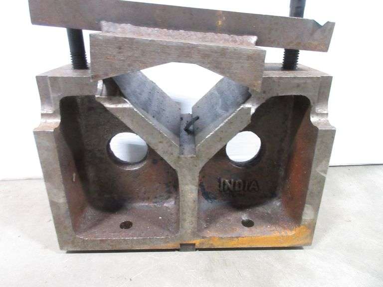 Large machinist V-block with clamp - Albrecht Auction Service