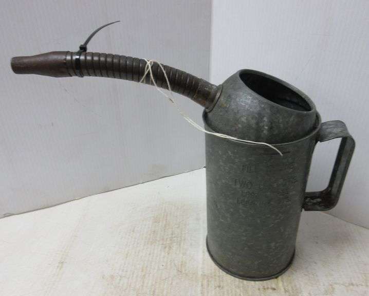 Galvanized 2-Quart oil can with flexible spout, very good - Albrecht ...