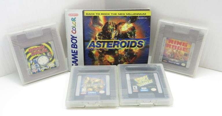 (4) Nintendo GameBoy Color games, include: Space Invaders, Brain Drain ...