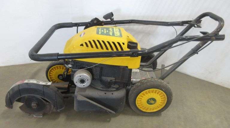 Yard Man 4HP edger, ran when last used - Albrecht Auction Service