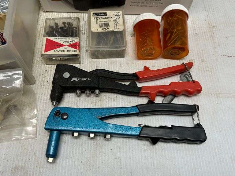 Screws and rivet guns - Albrecht Auction Service