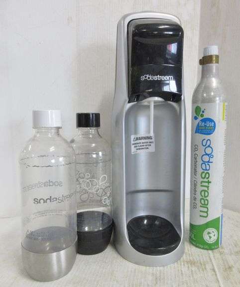 Soda stream machine, comes with 2 liter bottles, a bottle of Co2 ...