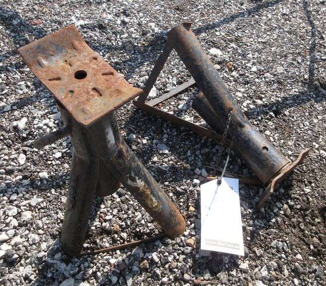 (2) Jack stands, rusty - Albrecht Auction Service
