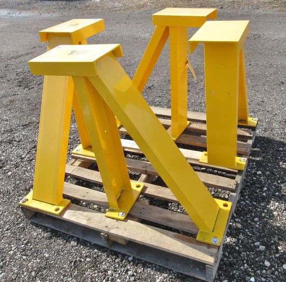 Vestil loading dock brackets, new - Albrecht Auction Service