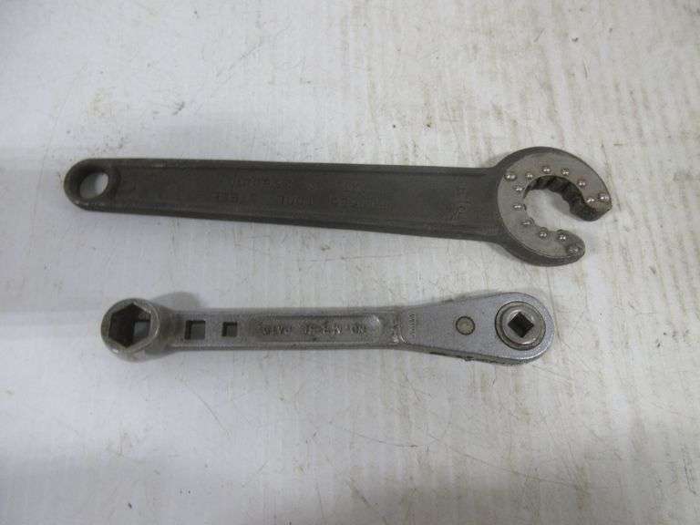 Box of various machinist spanner and machine wrenches - Albrecht ...