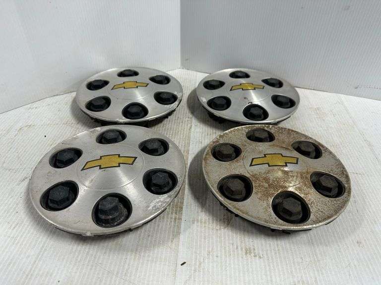 (4) 2002 Chevy 1500 six-lug center caps - Albrecht Auction Service