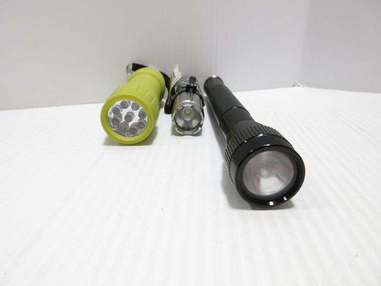 S06 Swiss army knife, 3 1/2"L closed, with leather case; Eddie Bauer ...