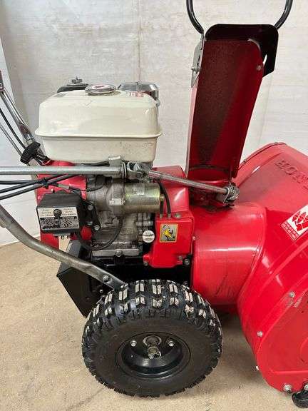 Honda HS80 snow blower, has newer tires and plug in electric start ...
