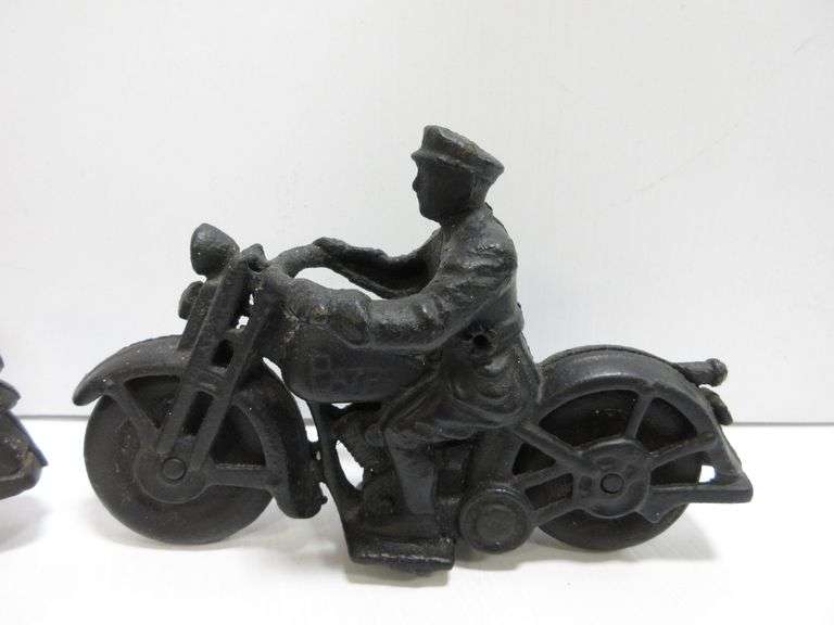 (2) Cast iron motorcycles, 6"L - Albrecht Auction Service