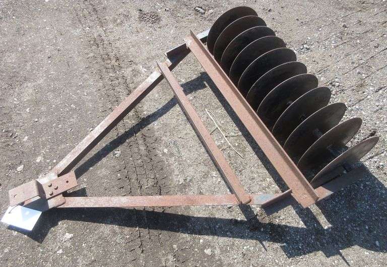 Pull behind disc, 34"W, used, homemade - Albrecht Auction Service