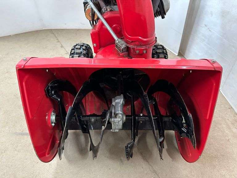 Honda HS80 snow blower, has newer tires and plug in electric start ...