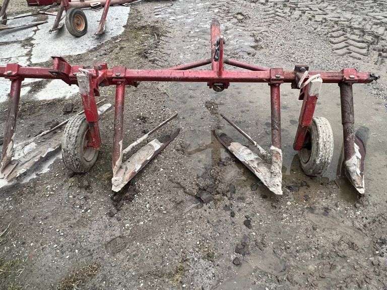 This item Selling ABSOLUTE! ~~~ Maurer 8-Row Front Mount Bean Puller ...