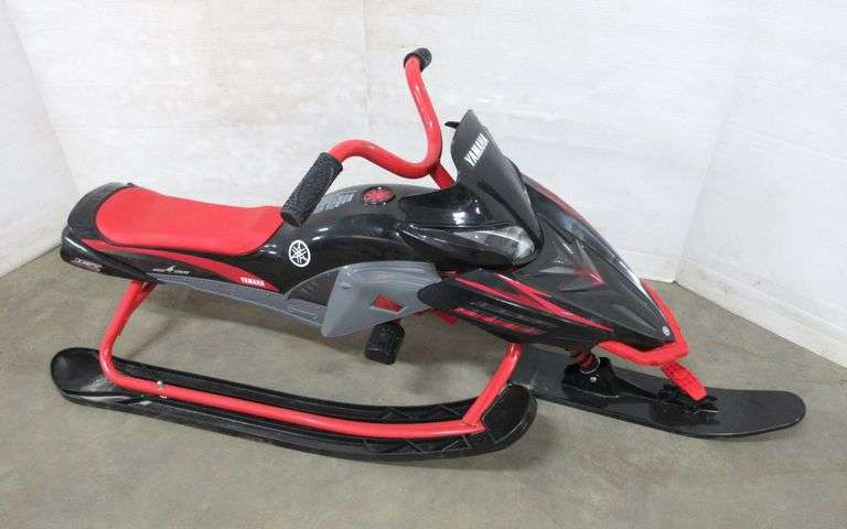 Childs Yamaha snow bike sled, little wear - Albrecht Auction Service