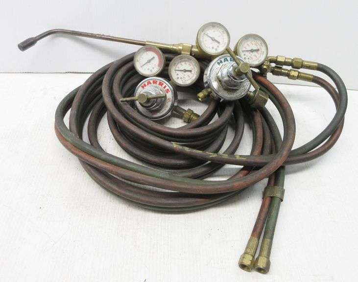 Oxygen Harris torch set with hoses, good - Albrecht Auction Service