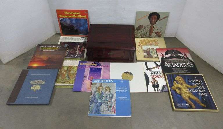 Thomas Pacconi Millennium Series record player, model TPC-7470-CH ...