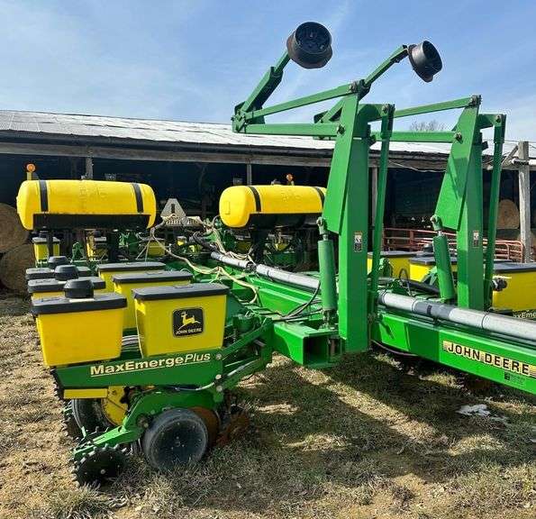 John Deere 1770 Planter, 12-30" Row, Precision Finger Unit Planter ...