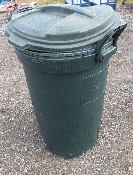 Rubbermaid garbage can with lid, some wear, small crack in bottom ...