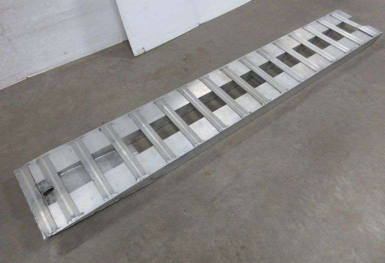 8' Heavy duty aluminum ramp with tread grooves, good - Albrecht Auction ...
