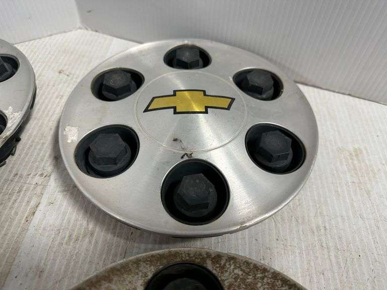 (4) 2002 Chevy 1500 six-lug center caps - Albrecht Auction Service