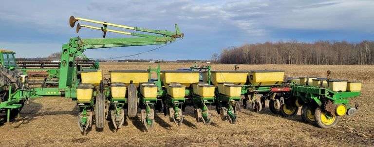 John Deere 7000 Planter, 18-30", Row Dry Fertilizer Martin Row Cleaners ...