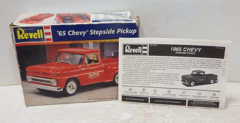 Revell '65 Chevy stepside pickup 1999 model kit, 1:25 scale, open box ...