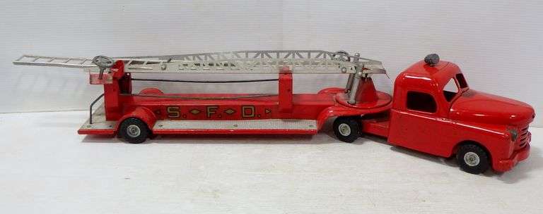 Structo toy fire truck, 70 years old, about- 38"L - Albrecht Auction ...