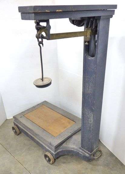 Howe Scale Co. platform scale and weights - Albrecht Auction Service