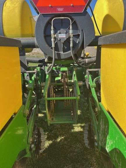 John Deere 1750 Conservation 8-Row MaxEmerge Planter, SN: H01750R676280 ...