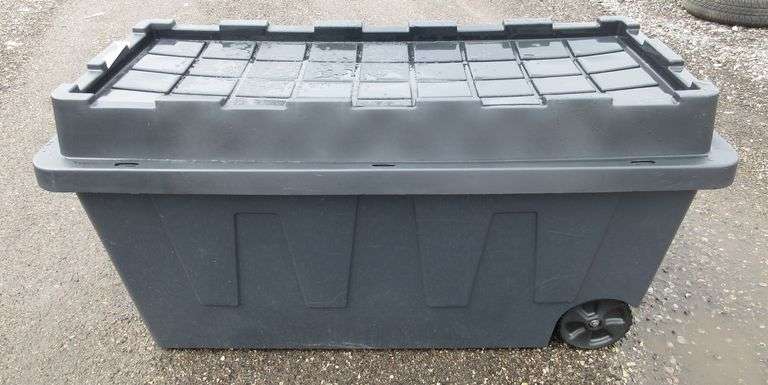 Commander XXL 64-gallon tote with wheels, great - Albrecht Auction Service