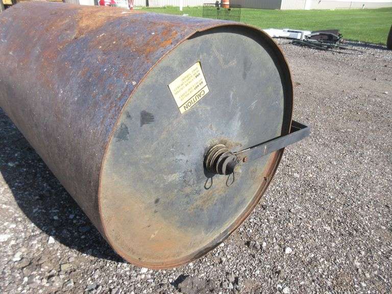 4' Roller, well used but solid, needs new bung - Albrecht Auction Service