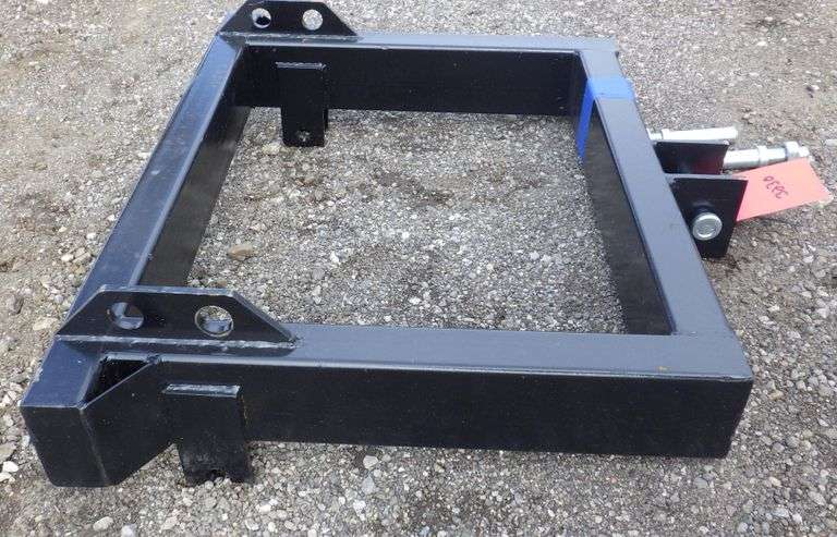 Three-point hitch frame - Albrecht Auction Service