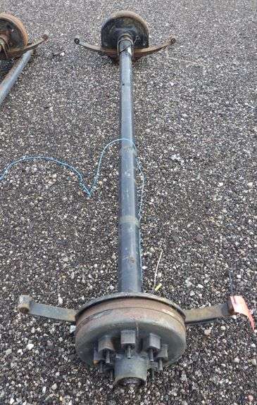 8-Lug trailer axle with brakes, used - Albrecht Auction Service