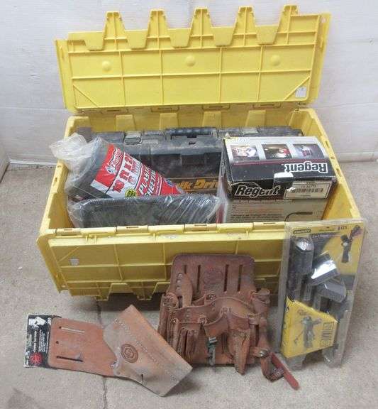 Construction and contractor tools, includes: (2) DeWALT screw guns: 1 ...