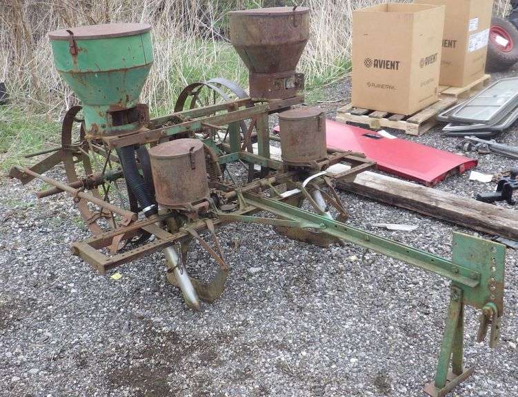 Oliver two-row pull type corn planter, model 44, 5'W x 8'L - Albrecht ...