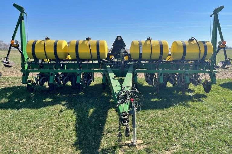 John Deere 1750 Conservation 8-Row MaxEmerge Planter, SN: H01750R676280 ...