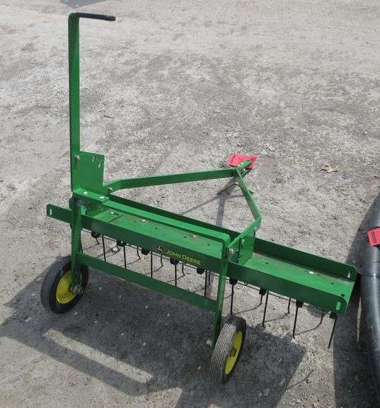 John Deere lawn thatcher, 40"W, works - Albrecht Auction Service