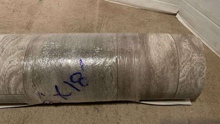 Linoleum, gray/brown wood look, 8' x 18', in new condition - Albrecht ...