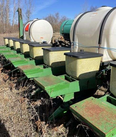 John Deere 7000 8-Row No-Till Corn Planter, Liquid Fertilizer, Row ...