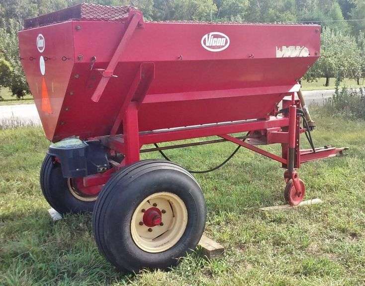 1982 Vicon Type GMS-5006 Fertilizer Spreader, Includes Spouts, 5,500 Kg ...