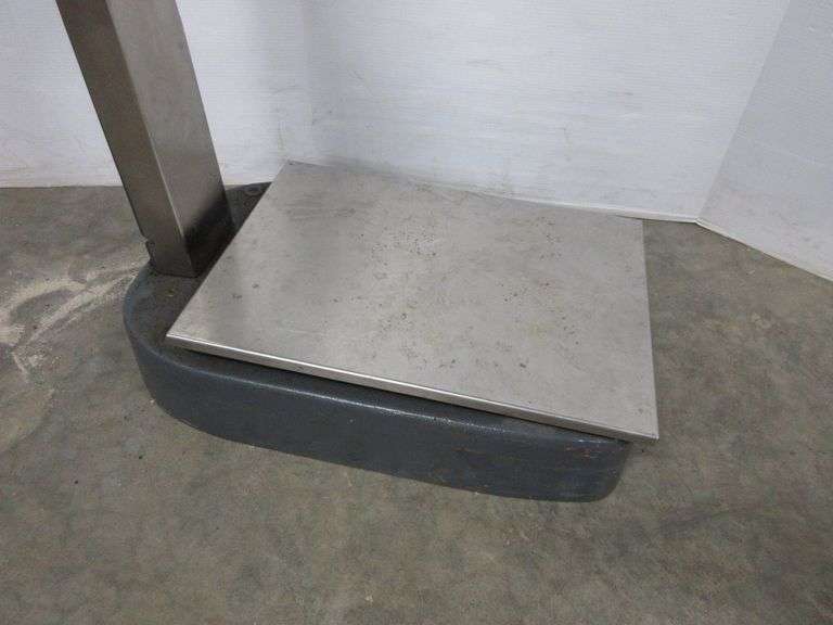 Hobart 200 lb. scale - Albrecht Auction Service